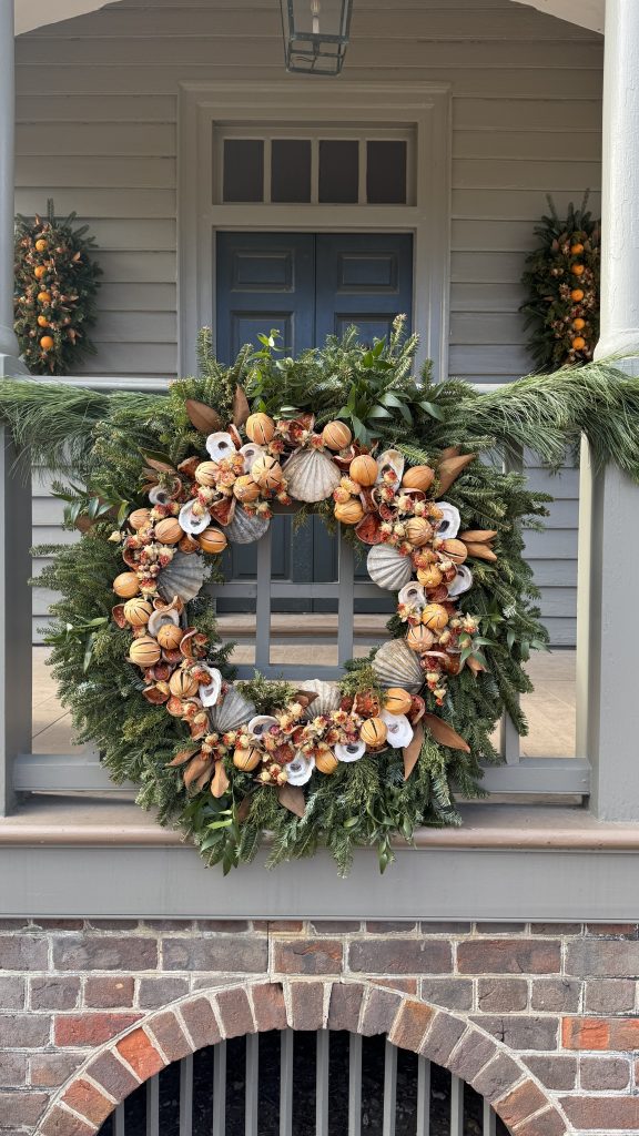 The Timeless Charm of Wreaths in Colonial Williamsburg | Visiting ...
